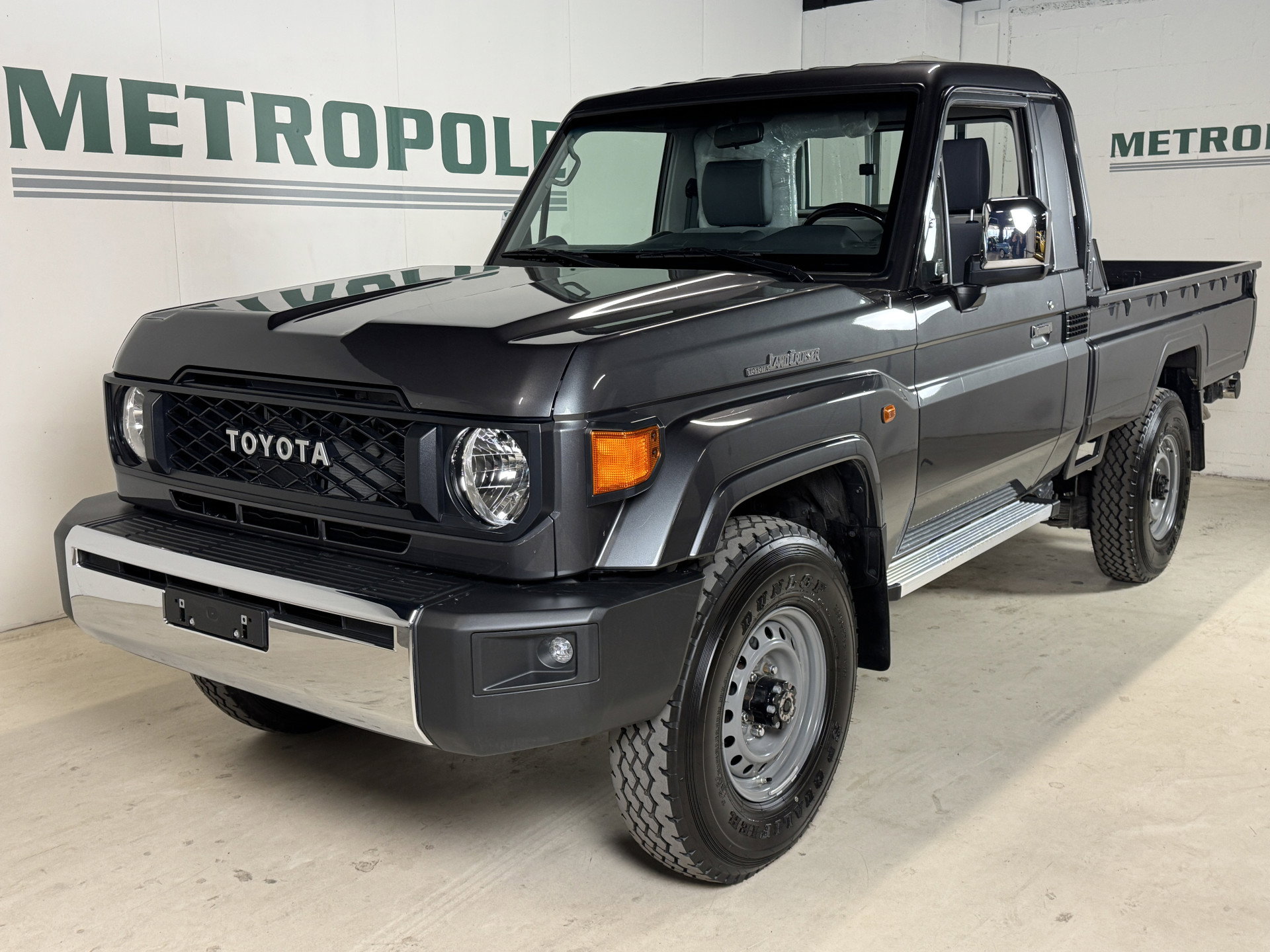 Toyota Land Cruiser GRJ79 Single Cabin - Metropole