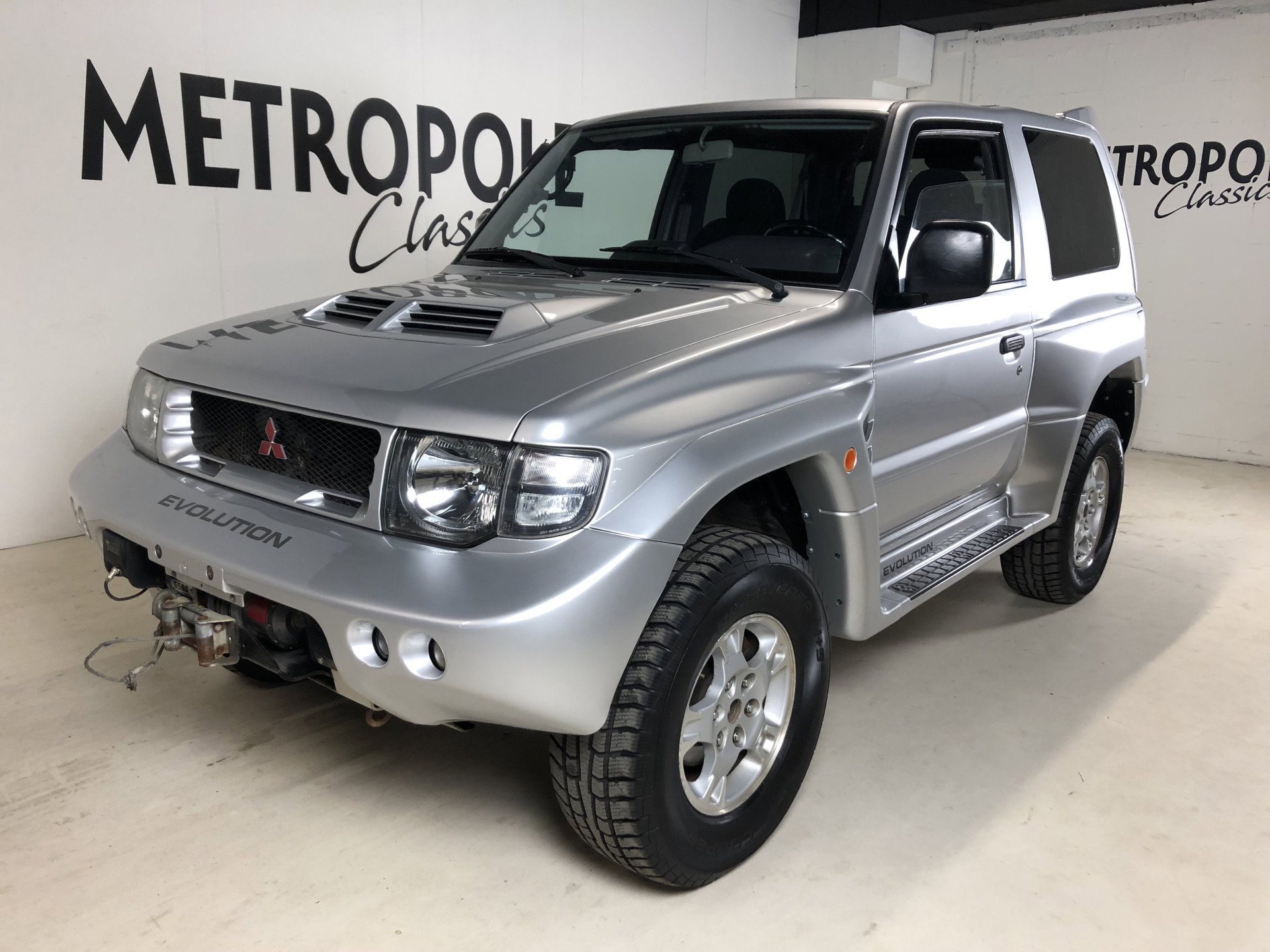 Mitsubishi Pajero Evolution Gray - Metropole