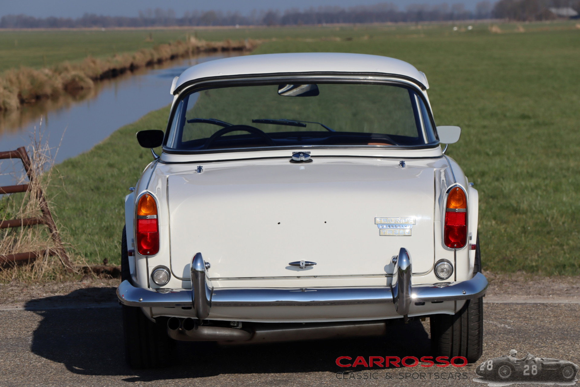 Triumph TR250 Surrey-Top – Carrosso