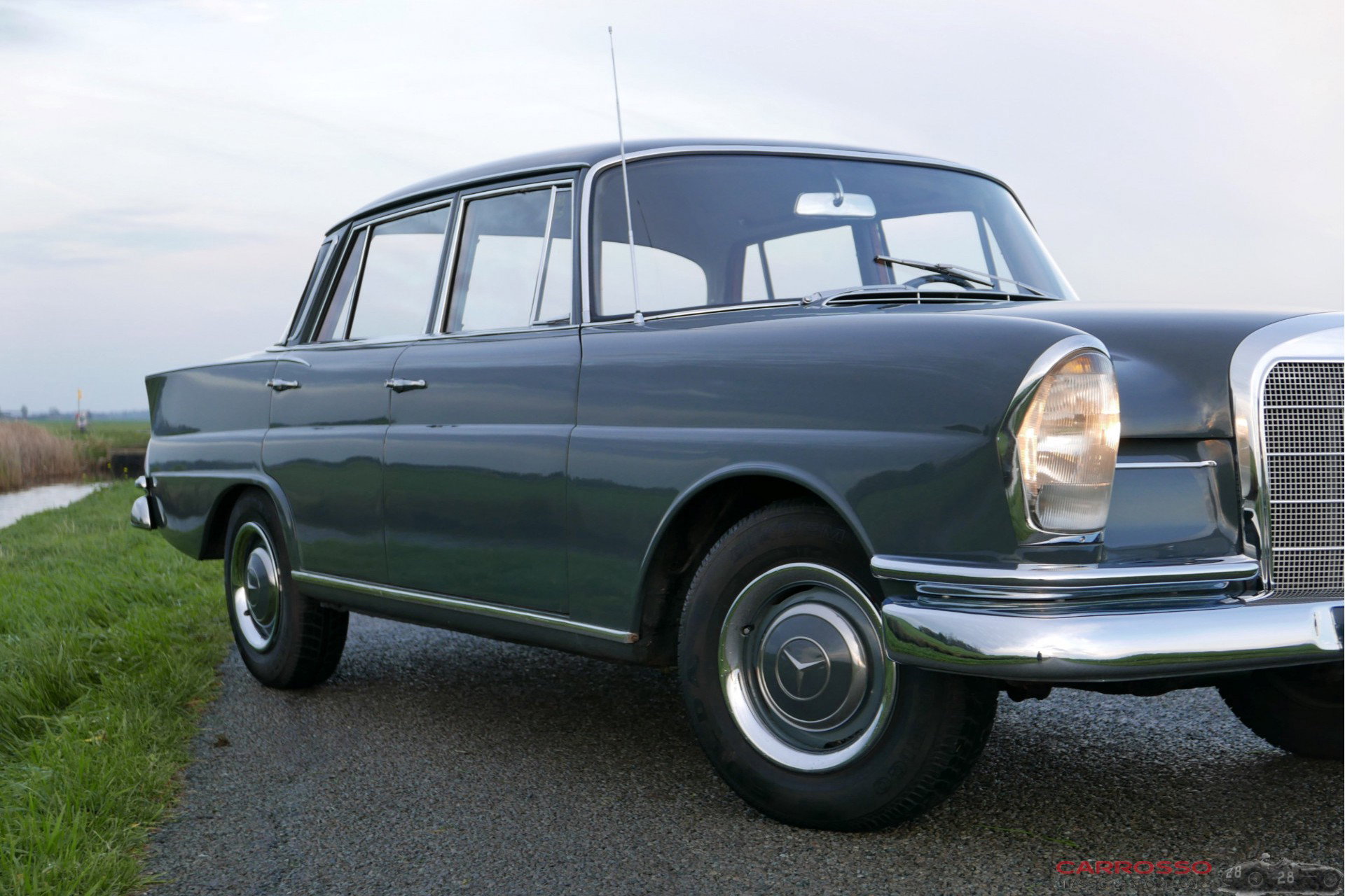 Mercedes-Benz 200-serie 220 SB Heckflosse W111 – Carrosso